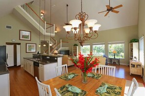 Apartamento Standard, 3 quartos | Refeições no quarto