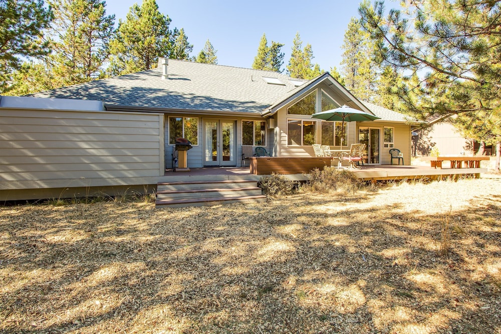 Warb12 - Walk To The River, Dog Friendly, 3 Suites, Gas Fireplace - Sunriver, OR