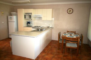 Apartamento Comfort, 1 quarto, vista para o lago, junto ao lago (Unit 5) | Refeições no quarto