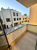 Vila família, vista para a piscina | Terraço/pátio