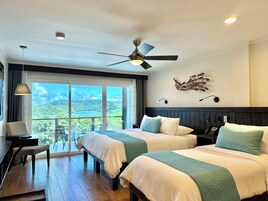 Quarto Deluxe | Cofre no quarto, secretária 