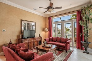 Casa de Luxo, 4 quartos, vista para a piscina, junto à piscina | Sala de estar | Leitor de DVD 