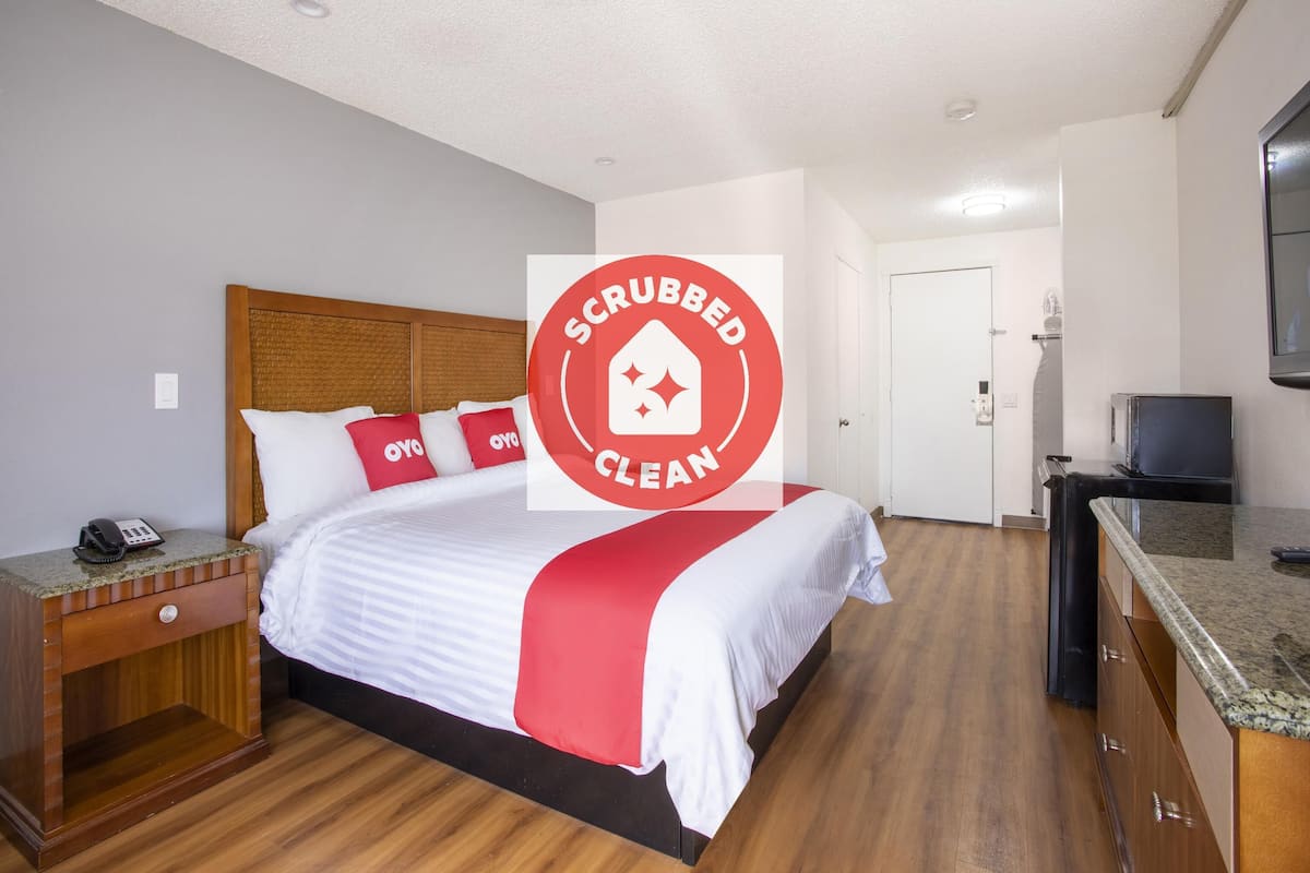 Quarto, 1 cama king-size | Secretária, ferro/tábua de engomar, Wi-fi grátis 