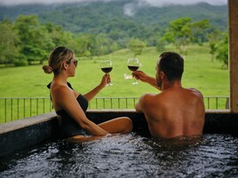 JADE Romantic Signature Villa | 1 quarto, camas de colchão pillowtop, cofre no quarto, secretária 