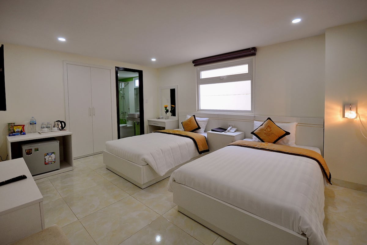 Quarto Duplo ou Twin Superior | Minibar, cofre no quarto, secretária, cortinas/cortinados opacos