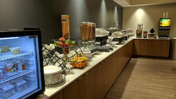 Café da manhã continental grátis todos os dias