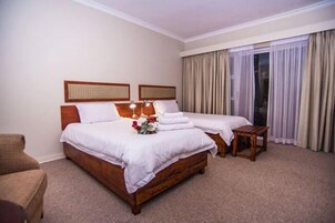 Quarto duplo | Roupas de cama premium, cofres nos quartos, individualmente decorados