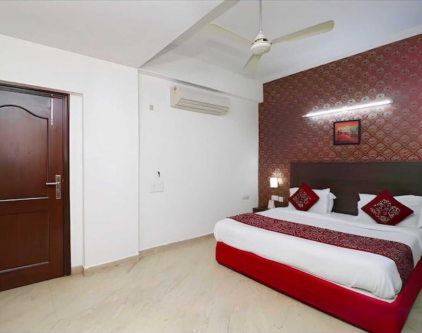 Roupa hipoalergénica, minibar, secretária