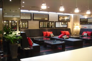 Área de estar no saguão