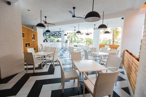 Pequenos-almoços, almoços e jantares servidos 