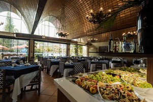 Café da manhã, almoço e jantar