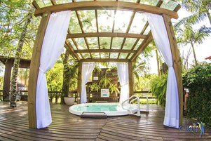 Tratamentos faciais, manicure e pedicure