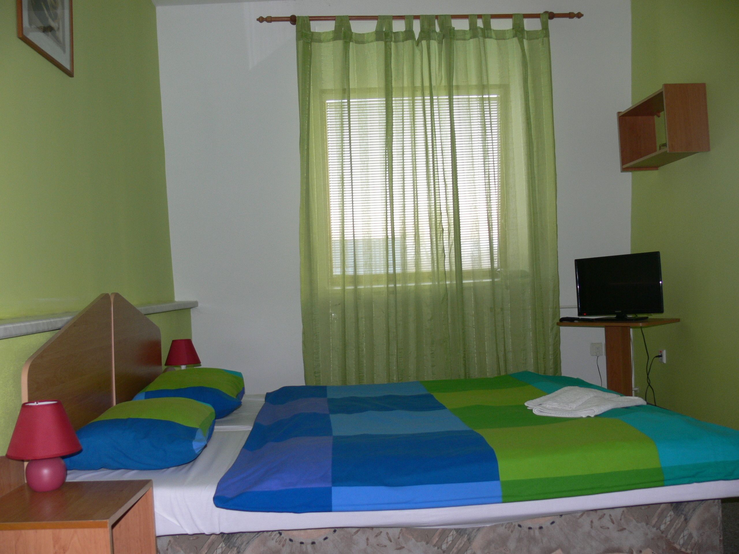 Quarto Duplo Standard | Secretária, berços/camas para crianças, camas desdobráveis 