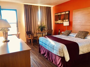 Quarto Standard, 1 cama queen-size, não fumadores | Roupa de alta qualidade, secretária, Wi-fi grátis