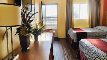 Quarto standard, 2 camas de casal, para não fumantes | Roupas de cama premium, escrivaninha, Wi-Fi de cortesia