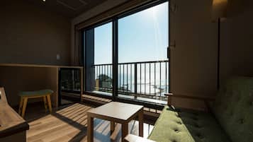 Quarto triplo básico, para não fumantes, vista para o oceano (Japanese-western, Shower Only) | Vista do quarto