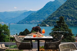3 restaurantes: servem pequenos-almoços, almoços e jantares