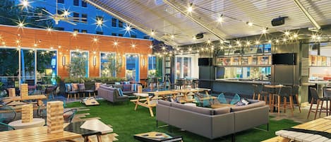 2 restaurantes, pequenos-almoços servidos, cozinha americana