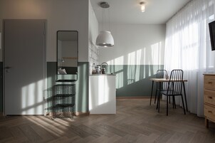 Estúdio família | Opções para refeição no quarto