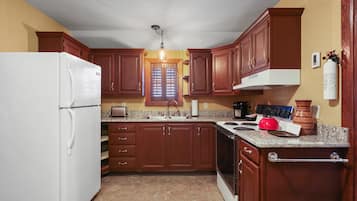 Quarto, banheiro privativo (Engineers Suite) | Cozinha privada