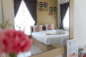 Quarto casal superior | Escrivaninha, Wi-Fi de cortesia