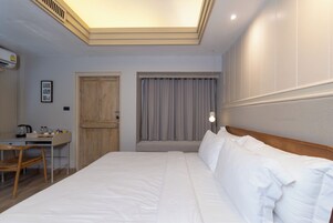 Quarto luxo | Frigobar, escrivaninha, Wi-Fi, roupa de cama