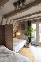 Penthouse, 1 Bedroom, Balcony (Mademoiselle Anna-Louise) | 2 quartos, edredons de pluma, frigobar, escrivaninha