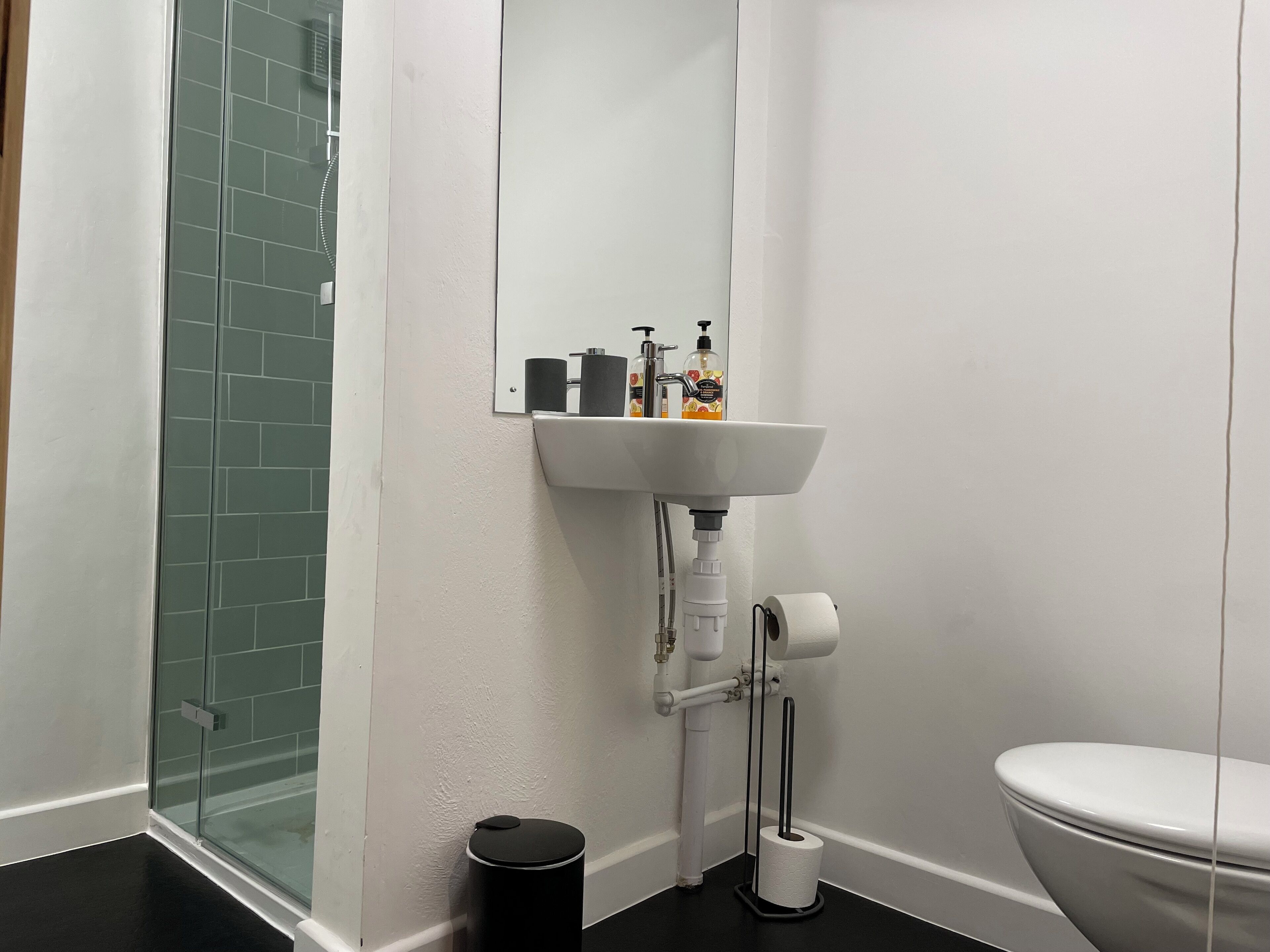 Quarto Duplo Deluxe | Casa de banho | Artigos de higiene pessoal grátis, um secador de cabelo 