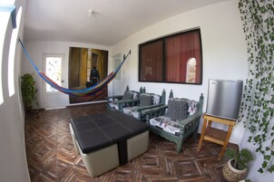 Quarto Superior, 1 cama de casal | Sala de estar | Televisor plasma de 32 polegadas com canais por cabo, televisor 