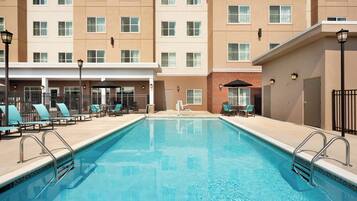 Piscina exterior sazonal