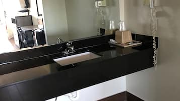 Quarto casal | Pia do banheiro
