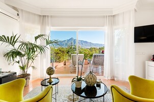 Suite, terraço | Minibar, cofre no quarto, com decoração personalizada 