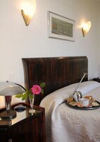 Quarto Duplo Superior | Cofre no quarto, com decoração personalizada