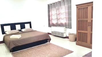 Quarto Duplo Deluxe | Secretária, camas desdobráveis, Wi-fi grátis, roupa de cama fornecida