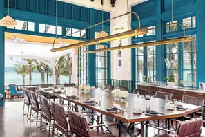 4 restaurantes: opção de café da manhã, almoço e jantar