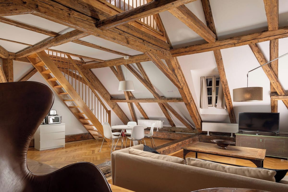 Loft | Roupa hipoalergénica, secretária, cortinas/cortinados opacos 