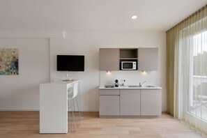 Xtra Luxury Apartment | Cozinha privada | Geladeira, máquina de café expresso, cafeteira/chaleira