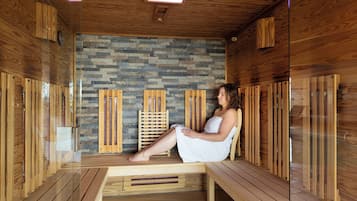 Salas para tratamentos a dois, sauna seca, banheira de hidromassagem