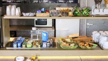 Café da manhã continental todos os dias mediante uma taxa
