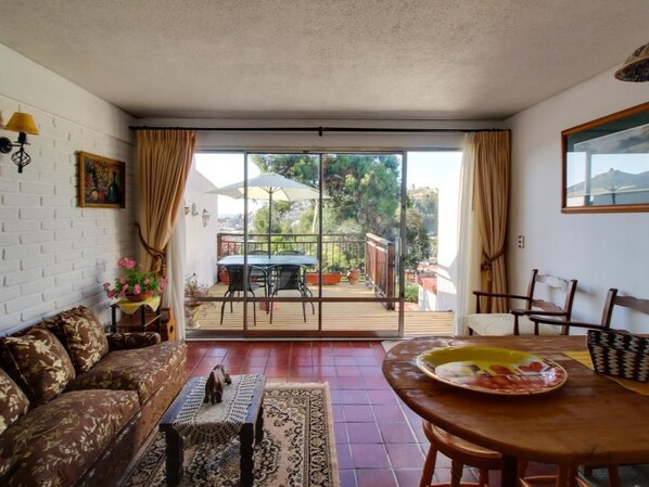 Apartamento, 3 quartos | Sala de estar