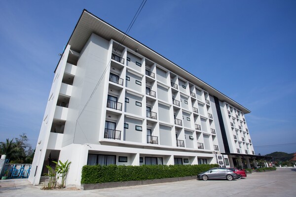 Le Park Hotel - Thung Song District