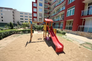 Área de recreio para crianças (ao ar livre)