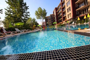 Piscina exterior sazonal 