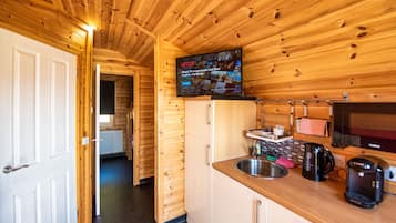 Chalé Deluxe, 1 quarto, cozinha, vista para a montanha | Cozinha privada | Uma cafeteira/bule, uma chaleira elétrica