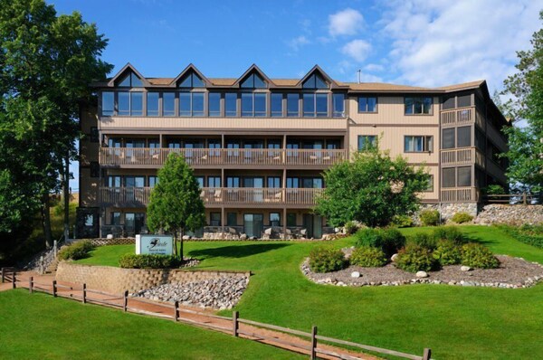 The Pointe Hotel And Suites - Minocqua, WI