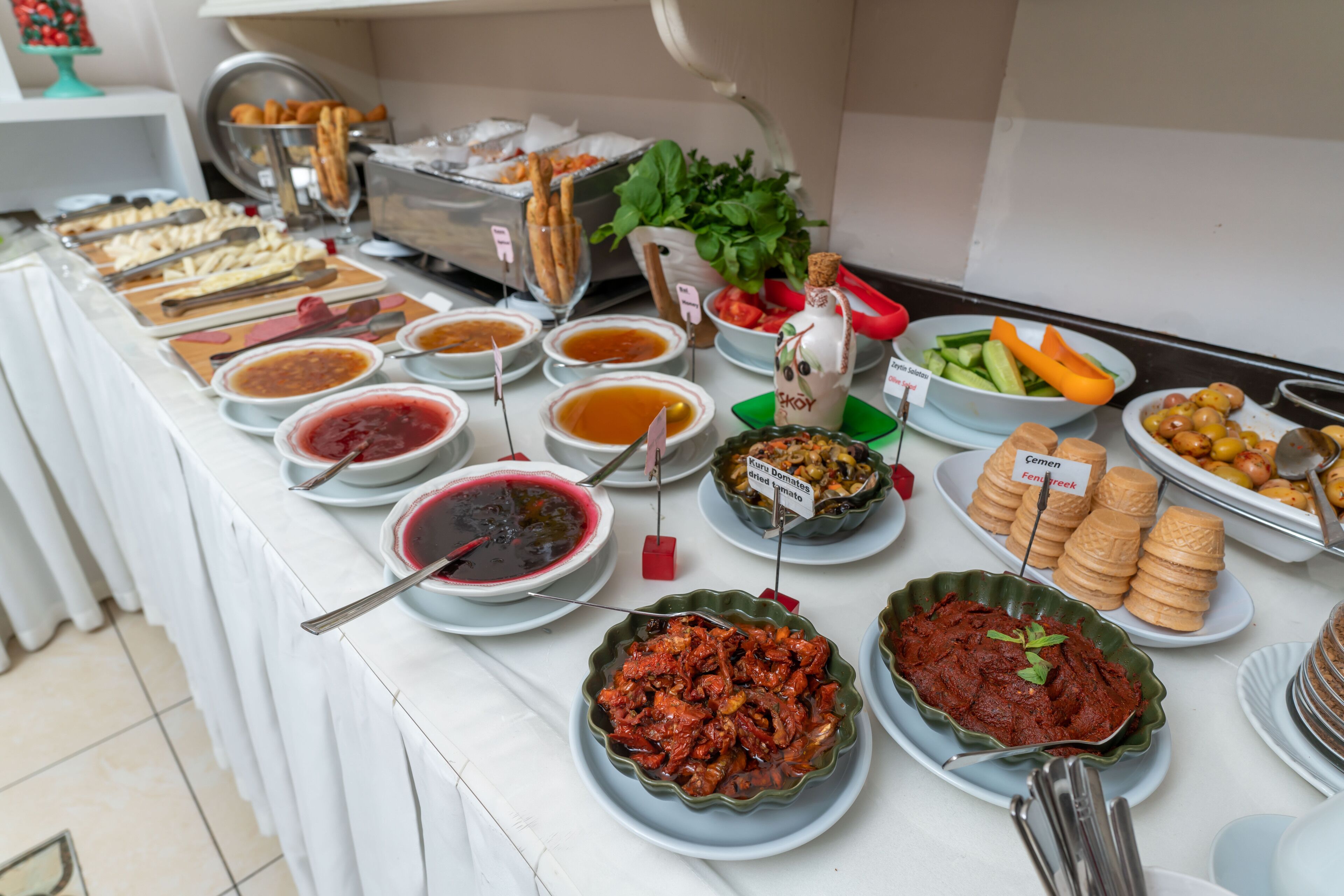 Café da manhã com buffet grátis todos os dias