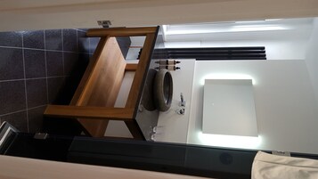 Suite Deluxe, 1 quarto | Lavatório na casa de banho