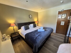 Roupas de cama antialérgicas, frigobar, individualmente decorados