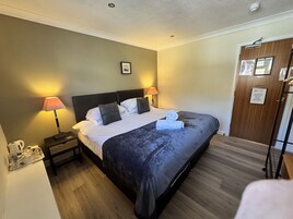 Roupa hipoalergénica, minibar, com decoração personalizada 