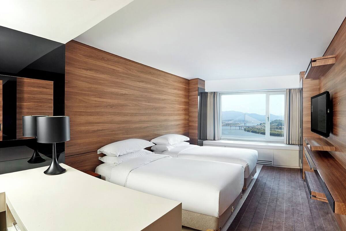Roupa de alta qualidade, minibar, cofre no quarto 